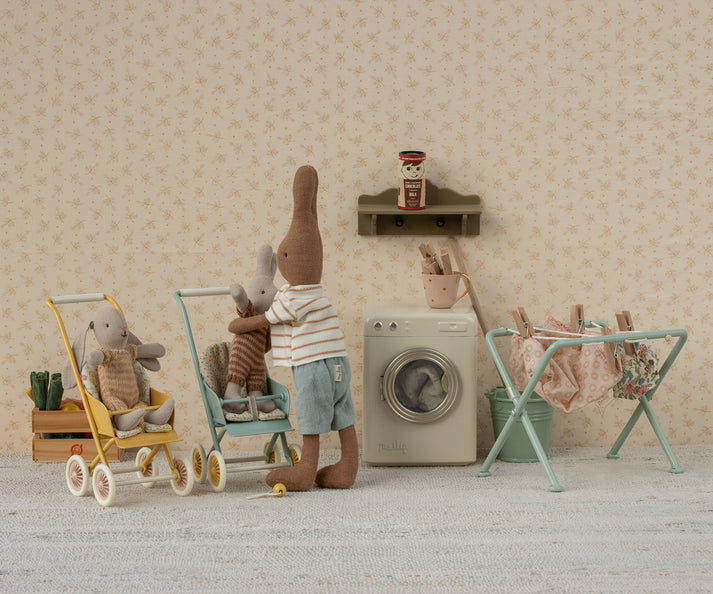 Miniature drying rack w. pegs - Maileg Germany – Maileg EU