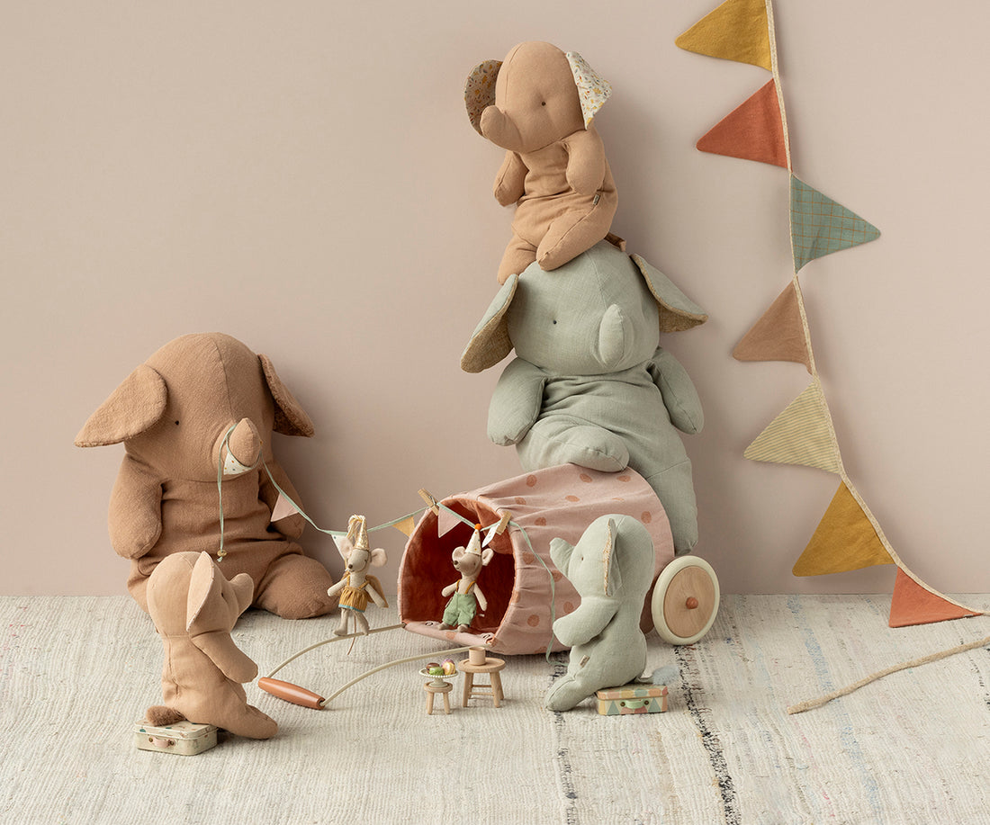 Safari friends, Big elephant - Powder – Maileg EU